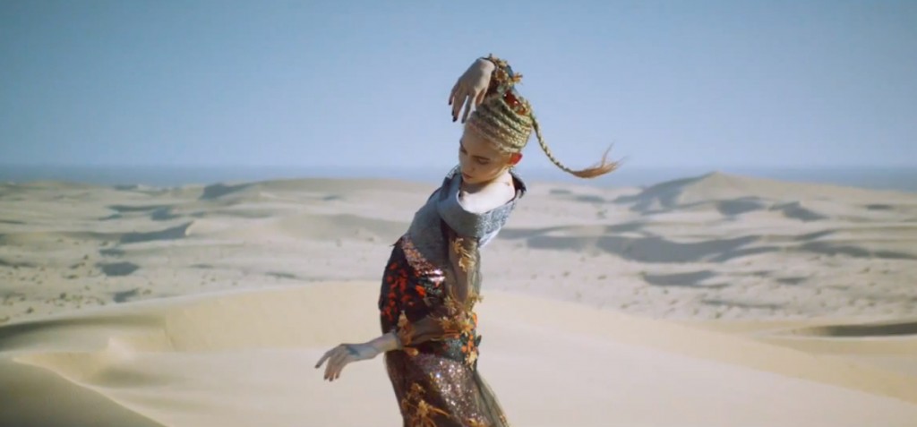 Grimes estrena el vídeo de "Go" con Blood Diamonds - FILTER México