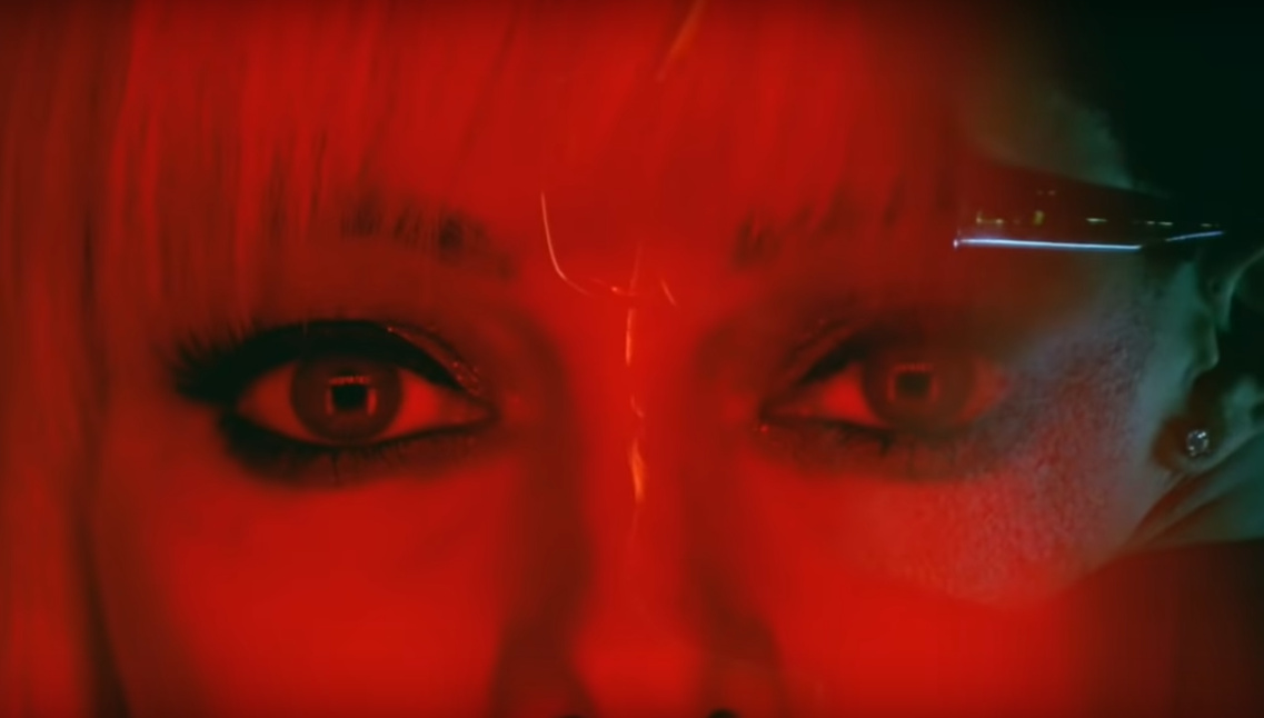 Chromatics y The Weeknd se encontraron en el vídeo de "Blinding Lights ...