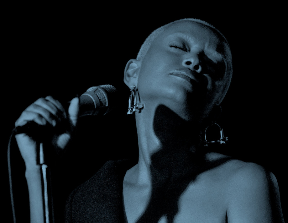 Kelela se muestra en versión unplugged con el álbum 'In The Blue Light ...